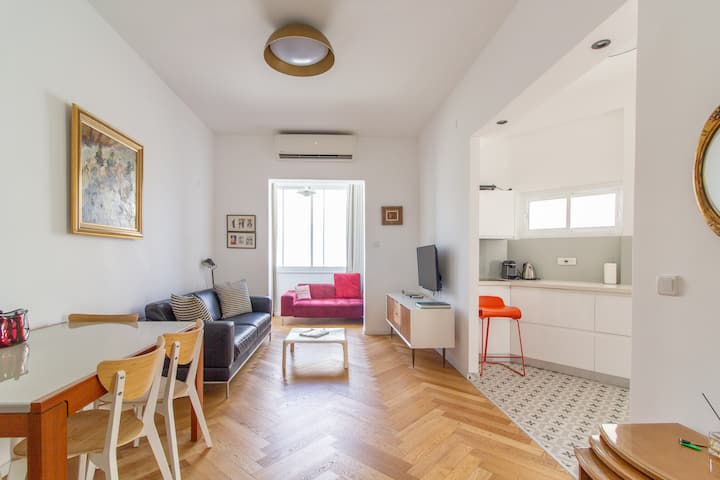 Beautiful Masaryk Square Apartment -Quiet Charming - Tel Aviv-Yafo