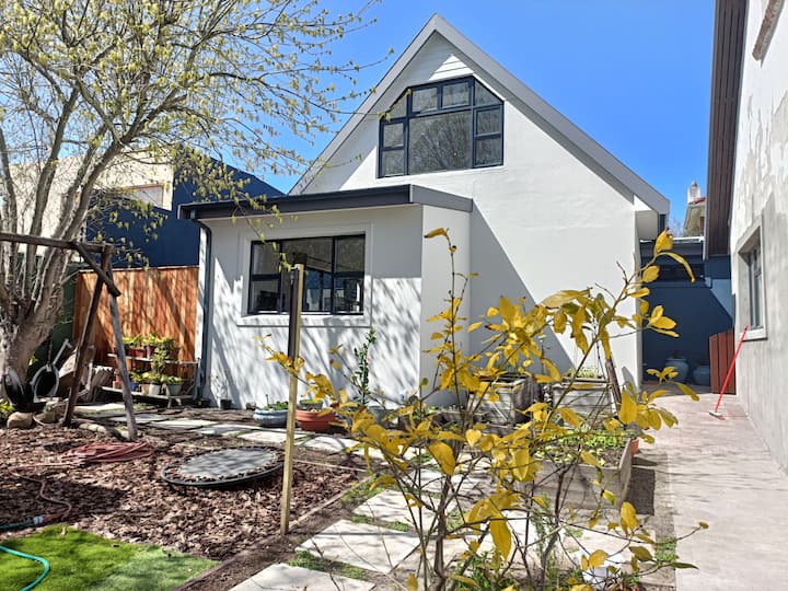 Happy Days Cottage, Claremont - Goodwood