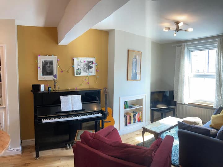 Cosy Family Home In Tottenham - Enfield Town