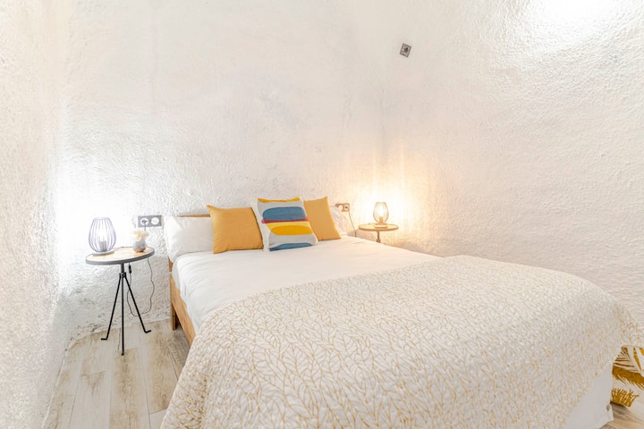 Camarón Suite: Industrial Luxury & Unique Cave - Granada, España