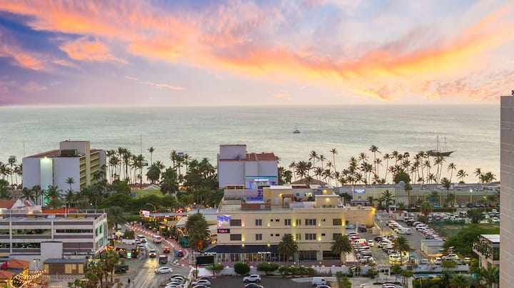 Modern Corner Unit | Pool | Steps From Palm Beach! - Aruba