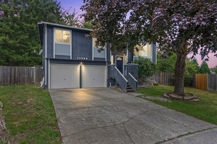 Entire Luxury Quiet Home W/ Ev Charger-kent/seatac - Kent, WA