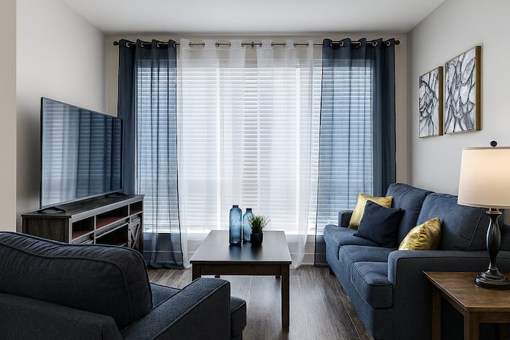 King Bed/pvt Balcony/24hrgym/fastwifi/ Pacer/colts - Irvington Historic District, IN