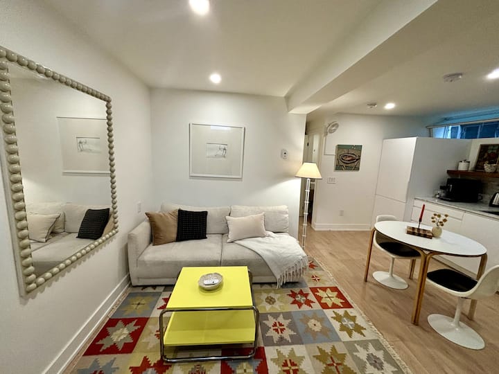 Beautiful Studio Steps To Bloor West - Toronto