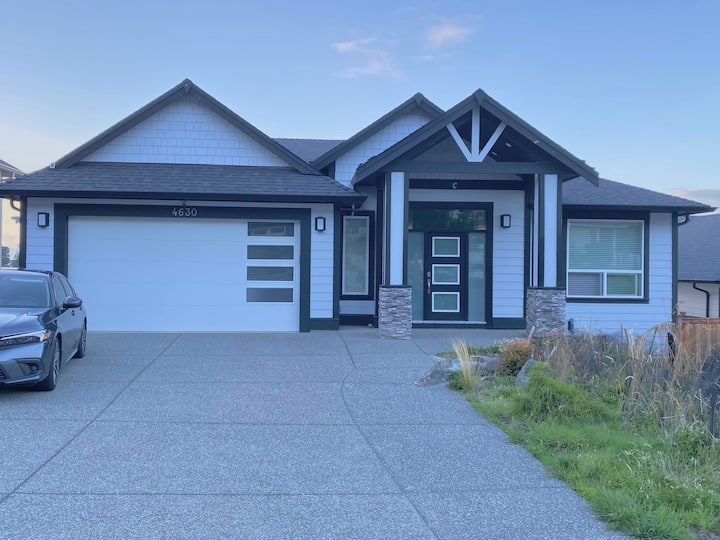 4-bedroom Ocean View House In N. Nanaimo - Nanaimo