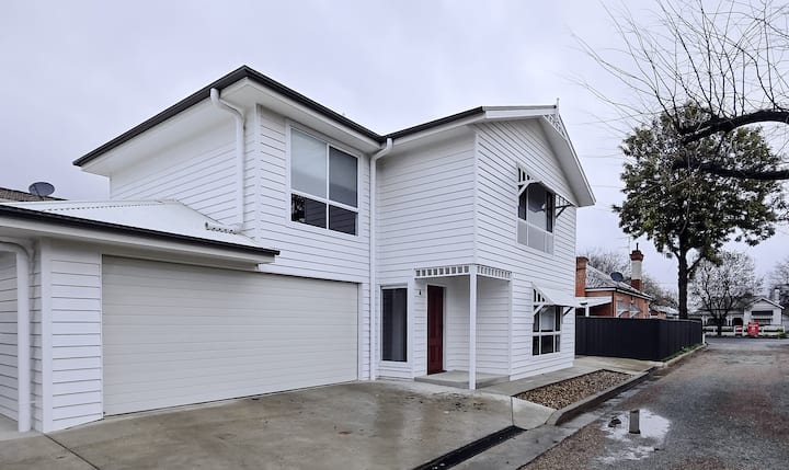 'Lumeah' - Apartment A Simmons St Wagga - Wagga Wagga