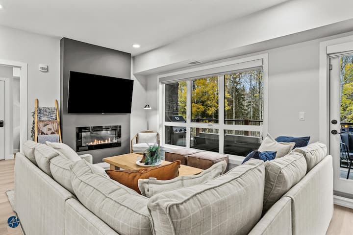 3 Bed/2 Bath Sparrowhawk Lodge-1st Floor-creekside - Canmore
