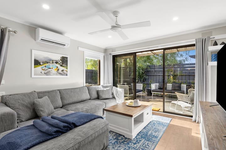 Beach House Retreat | Walk To The Beach | Spacious - Point Lonsdale