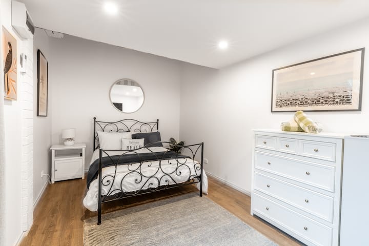 Beach House Retreat | Walk To The Beach | Spacious - Ocean Grove