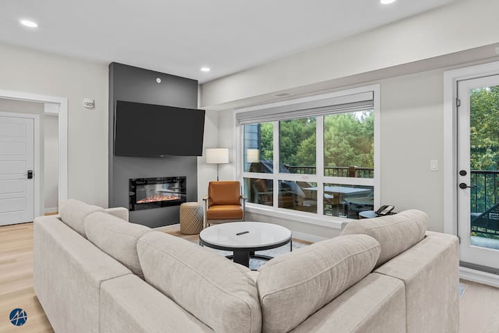 3 Bed/2 Bath Sparrowhawk Lodge-topfloor-creekside - Canmore