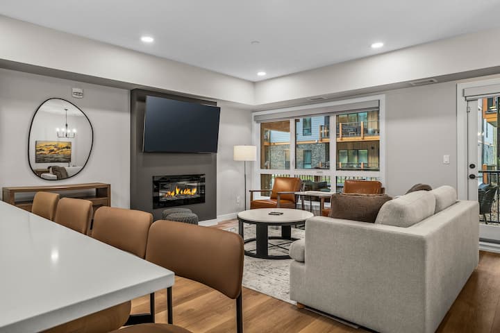 3 Bed/2 Bath Sparrowhawk Resort 1st Floor-sleeps 8 - Canmore
