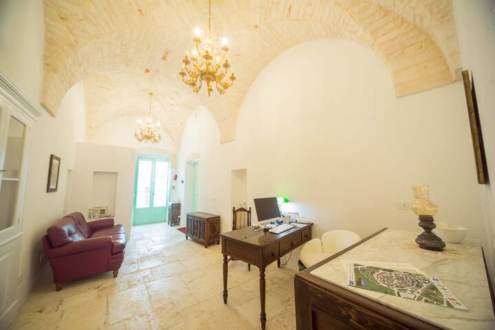 Bella Itria - Historic Center Balcony - Locorotondo