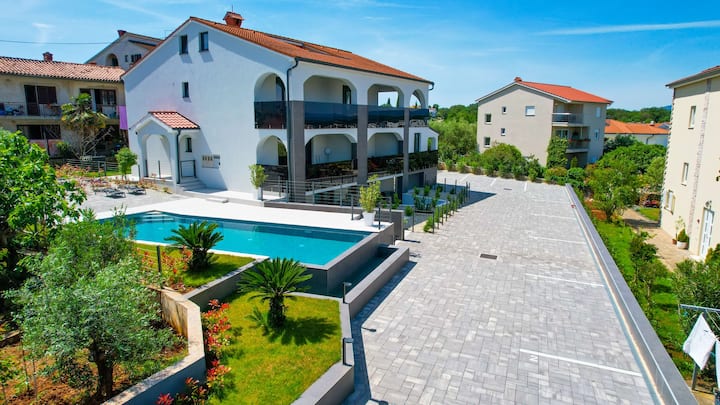 Villa Calma Apartment Iii. With Shared Pool - Malinska