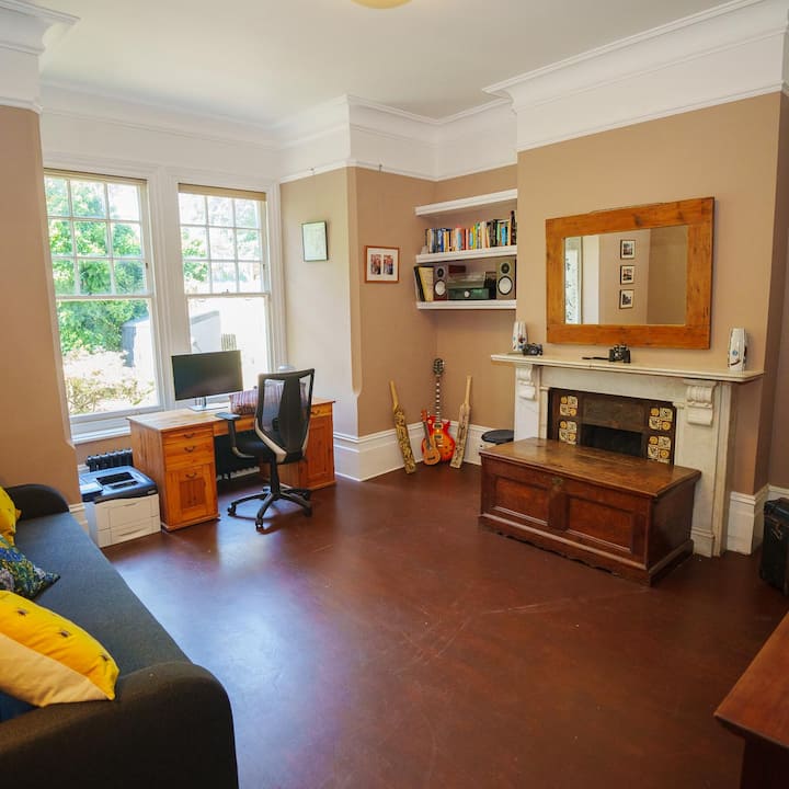 Luxury Victorian Garden Flat, Crystal Palace - London