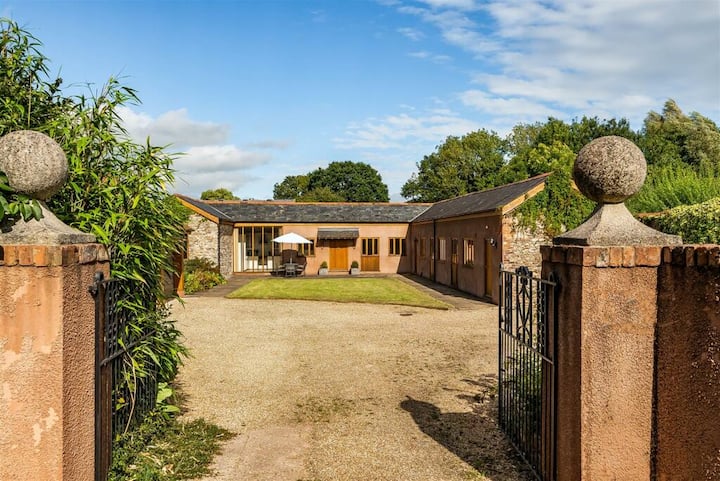 Court Barn - Honiton