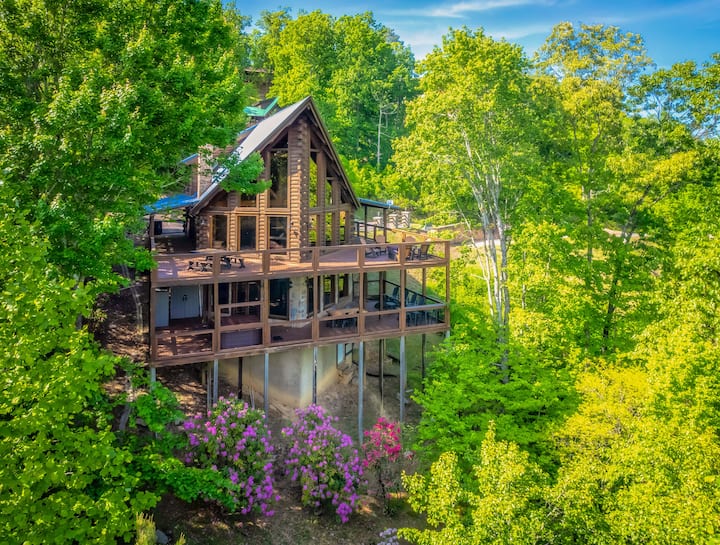 Breathtaking 5br Cabin, Views, Hot Tub & Game Room - Pigeon Forge, TN