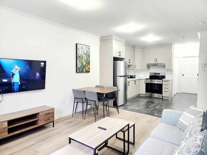 Bright 2br In Le Plateau | Near Metro & Parks - Montréal, QC