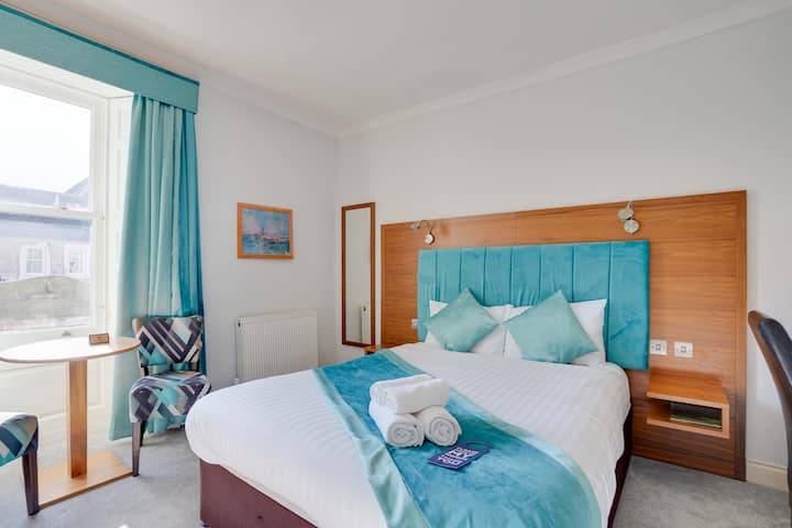 County Hotel Small King En-suite Room Free Parking - Melrose