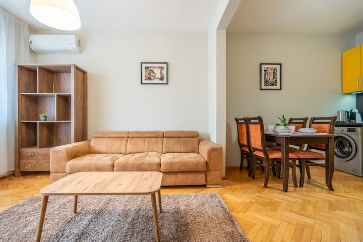 Pirotska: 2-bedroom Apartment In Sofia Center - Sofia