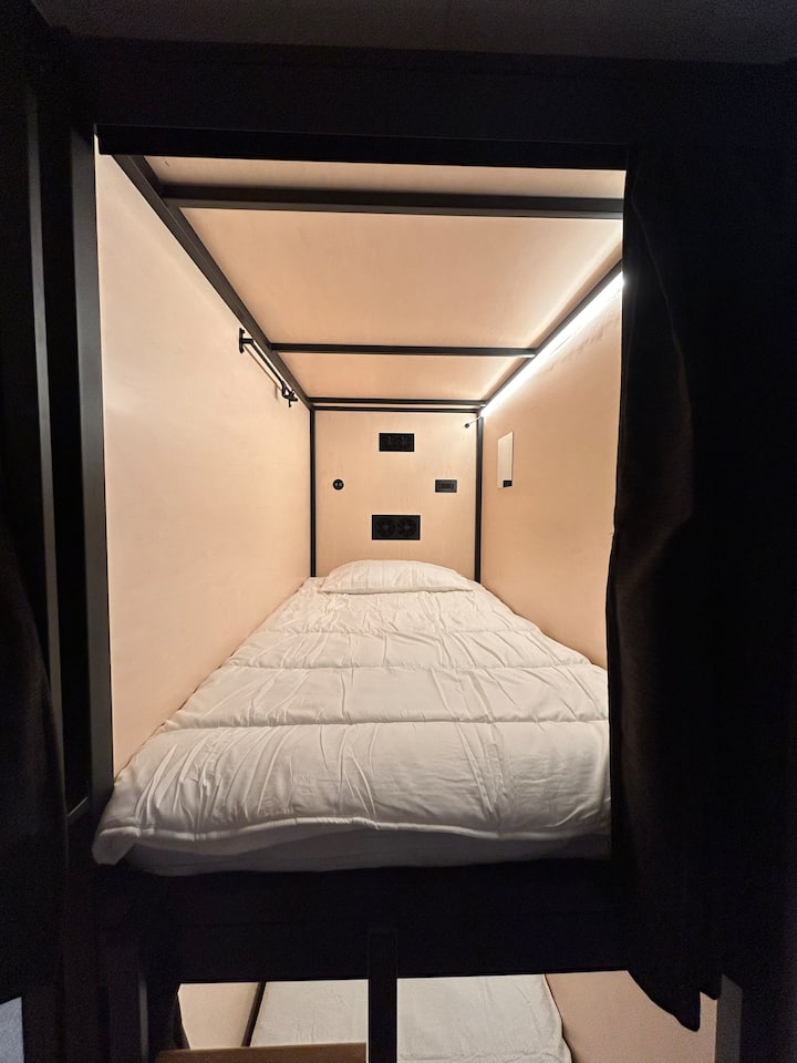 Shared Room For Men, Pods (Olive Startup House) - Palo Alto, CA