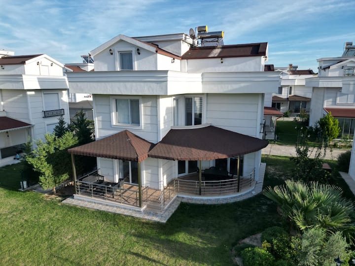 Ege'deki Tatil Villanız  5+1 - Dikili