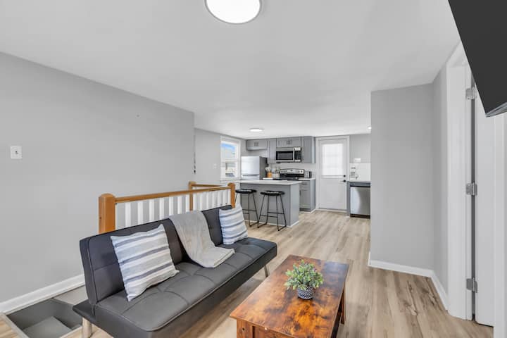 Wildwood Waves - 2br Apt - Steps From Beach - Wildwood, NJ