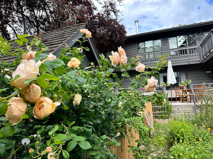 Garden Sanctuary In Bainbridge Island Walk To Town - Bainbridge Island, WA