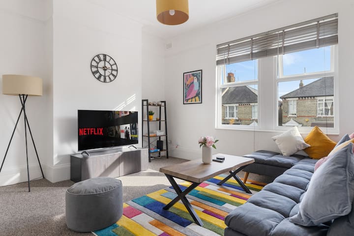 Central Ldn Spacious Apartment Sleeps 7 & Parking! - London