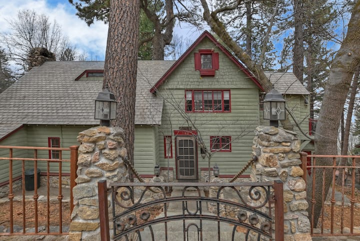 Hollywood History-shirley Temple's Hillside Cabin - Crestline, CA