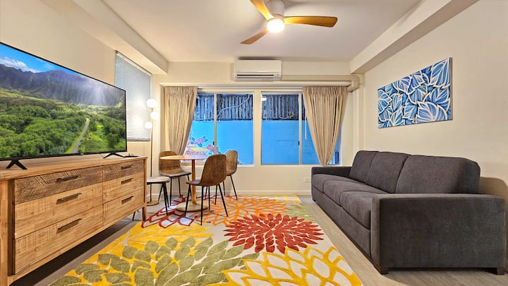 2412 Pe St. 104 King Bed 1 Bedroom & One Parking - Honolulu, HI