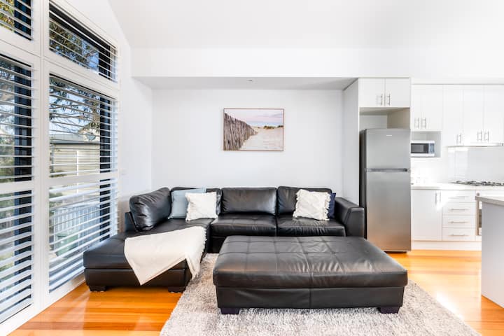 400m To Main Beach | Pet Friendly | Sleep 6 - Leopold