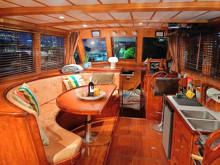 Motor Yacht 'At Ease' - Amsterdam