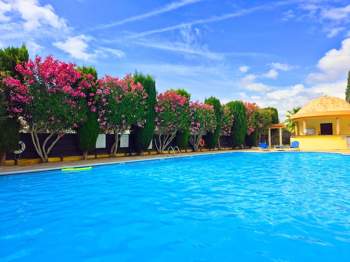 Queens Gardens Home: Near Kings Mall & Beach - Paphos