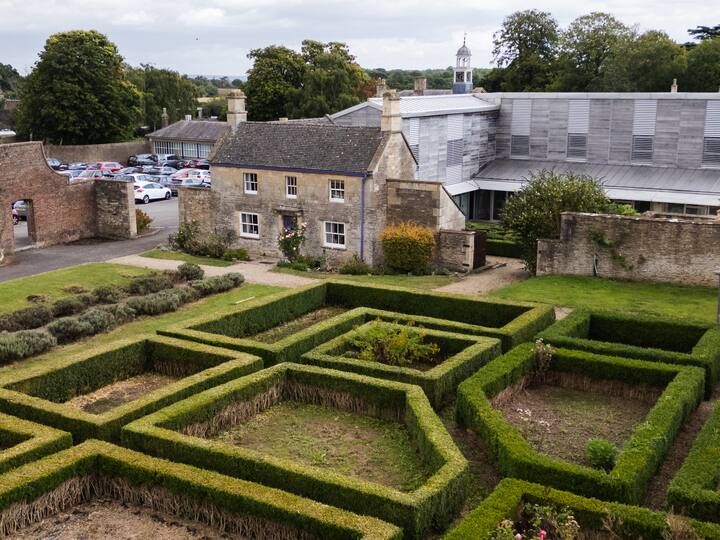 The Maze Garden Cottage - Castle Combe