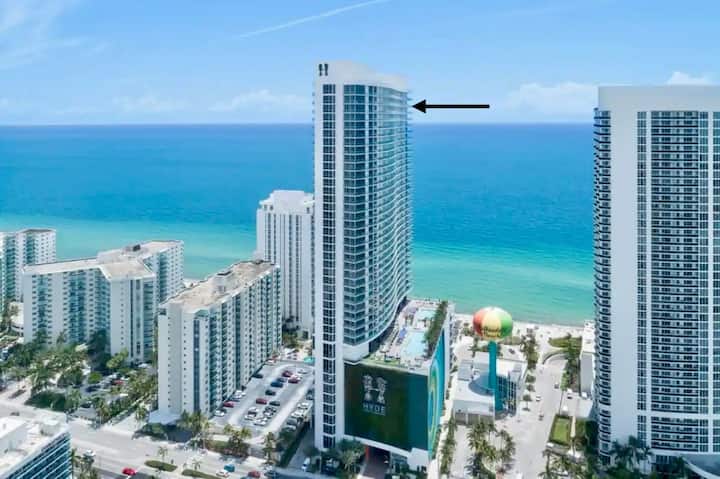 Luxurious Penthouse Vacation Resort - Hollywood, FL