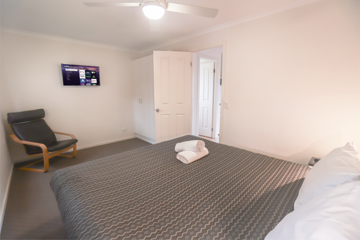One Bedroom King Bed Cabin - Phillip Island