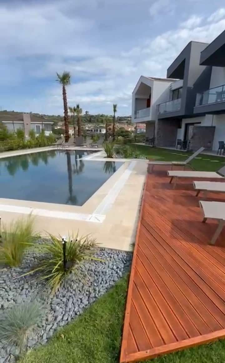 Elegant 2-br Apt With Pool And Sea Access - Ayvalık