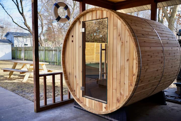 Spring Lake Paradise Pool Home W/sauna, Cable, Bar - Blaine, MN