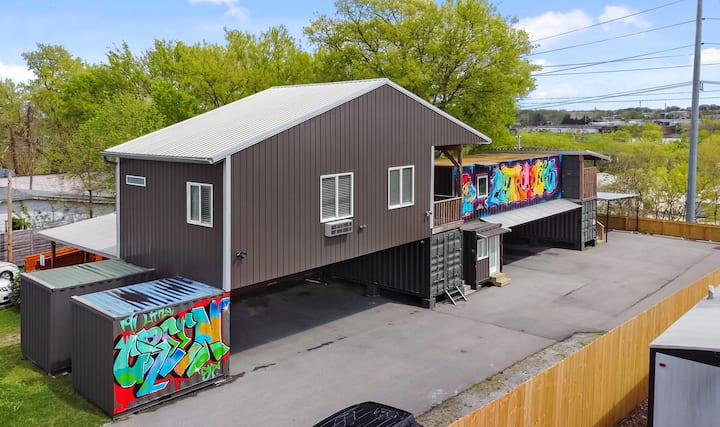 The Metropolis | 5 Min To Broadway! Free Parking! - Nashville, TN