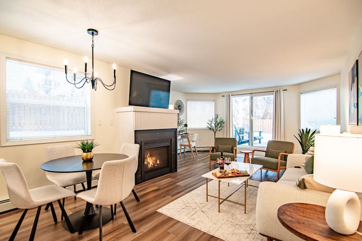 Urban Creekside Escape; A City Oasis | 2br |2bth | - レッド・ディア