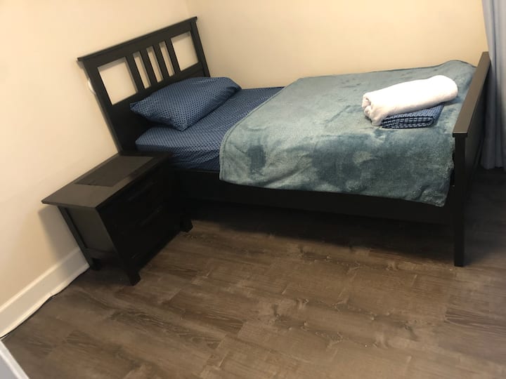 Aurora House • Basement Room # 4 (Twin Bed) - 오로라