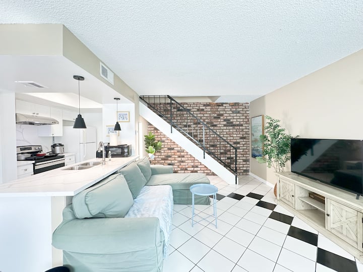 2b&1b Apt Close To Disneyland At Rowland Heights - La Habra, CA