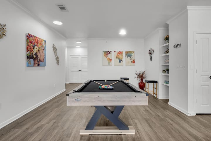 Stylish Dt Haven: 2br/2ba With Pool Table - Austin, TX