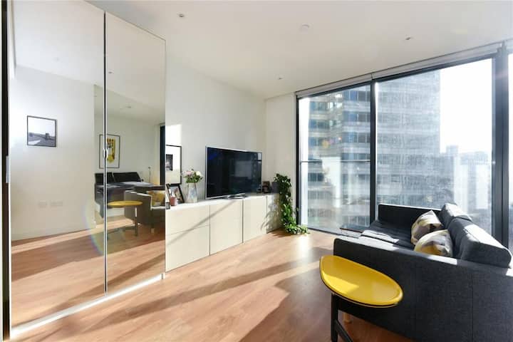 Canary Wharf Apartment - London, UK