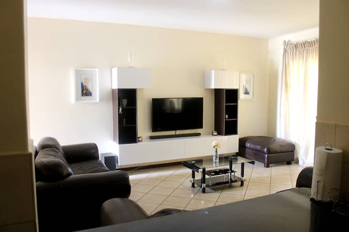 Cozy 3 Bed Duplex ,Sleeps 6 With Double Bathroom - Midrand