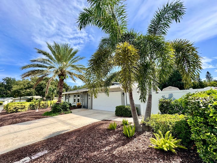 Beautiful Beach Vacation Home - Largo, FL