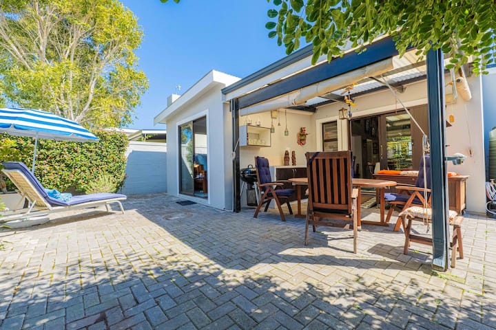 Bohemian Breeze | 3 Bed | 2 Bath - Hermanus