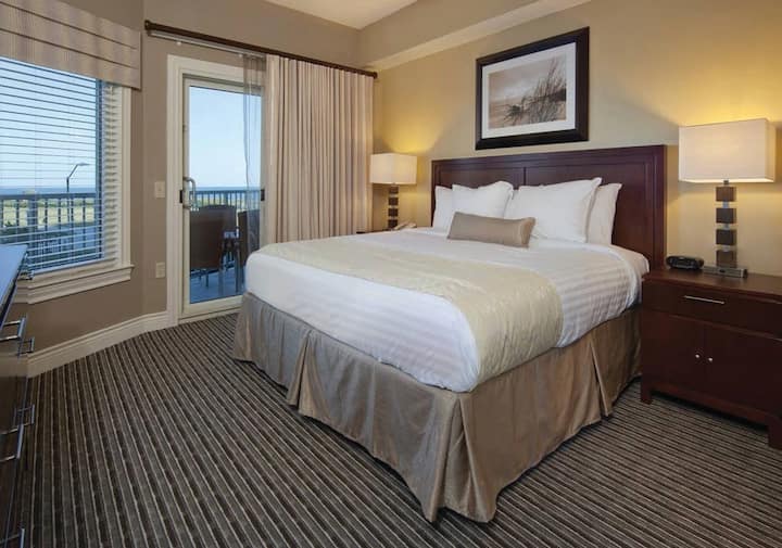 Beautiful Galveston Beach Resort - Galveston, TX