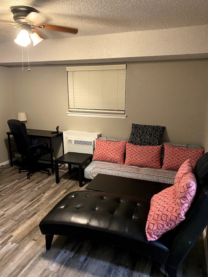 Motel Vibes, Entire 1br Unit Stay! - Universal City, TX