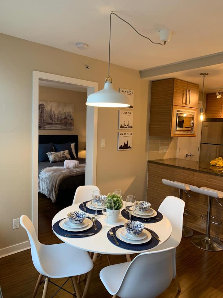 Stunning Downtown 2br-pool&view - Vancouver